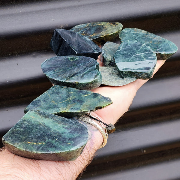 1kg Raw New Zealand Greenstone / Pounamu Carving Slices (R14B473) – amberj